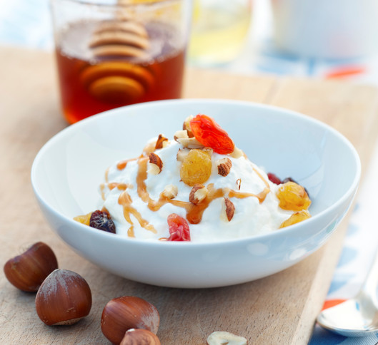 Gourmande faisselle et sa crème fouettée miel et fruits | A Vos Assiettes