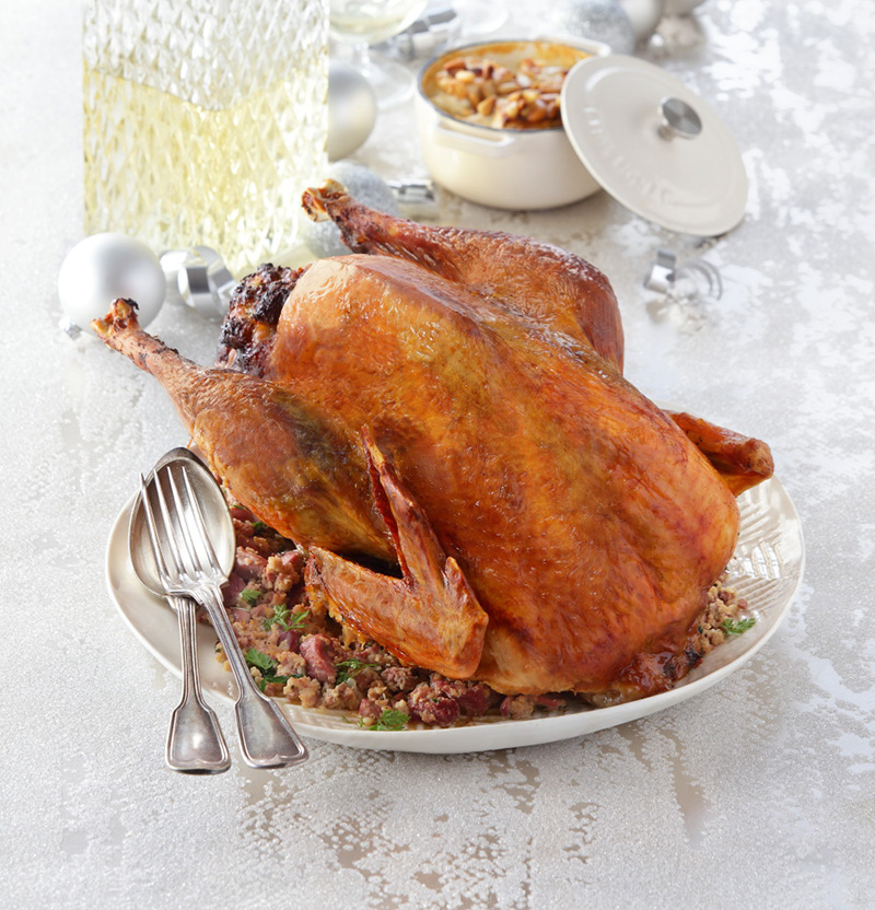 Dinde fermière Label Rouge farcie aux foies de volaille, aux gésiers et ...