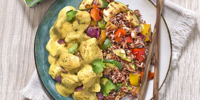 Poulet au curry, riz rouge et légumes d'été | A Vos Assiettes, Recettes ...