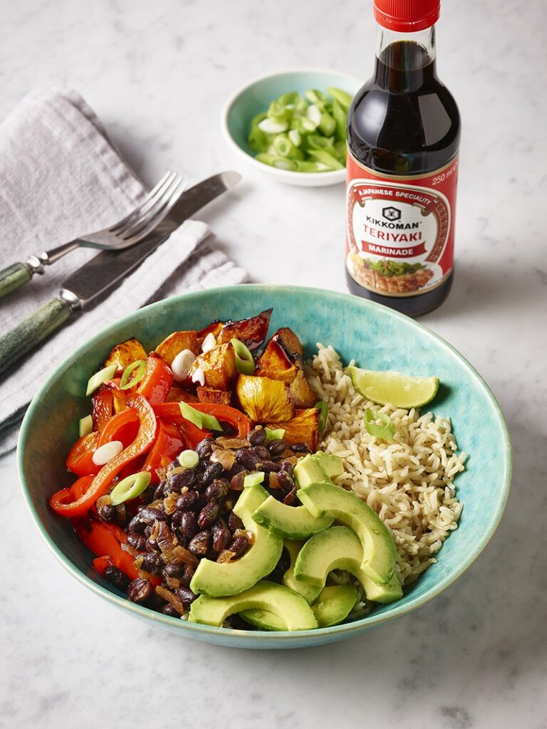 Bol burrito aux patates douces Teriyaki, haricots noirs et avocats | A ...