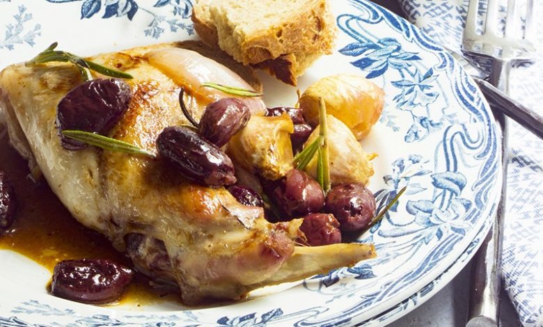 Lapin rôti à la maltaise aux olives, au romarin et à l'ail | A Vos ...