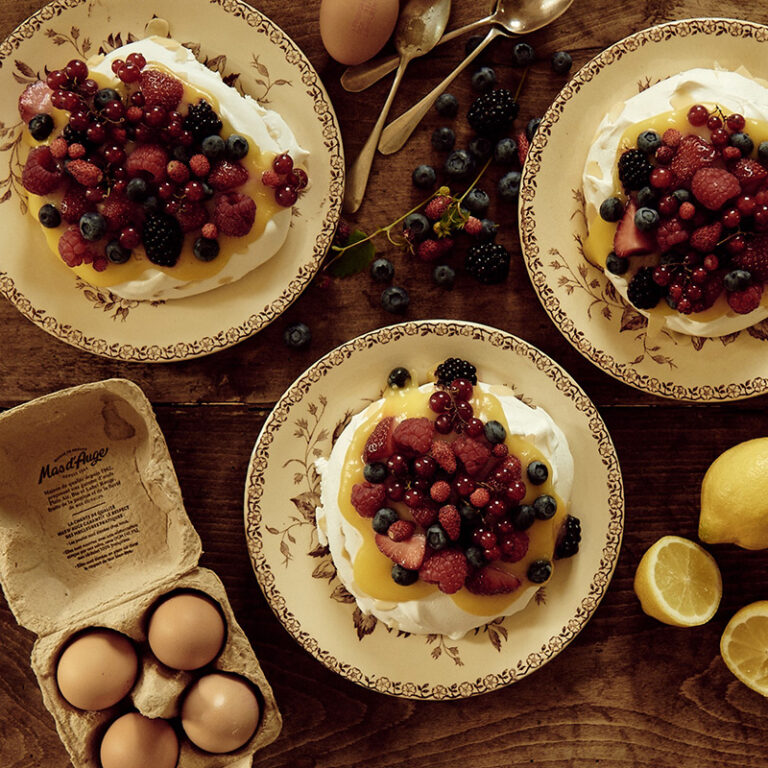 Pavlova au lemon curd et fruits rouges | A Vos Assiettes