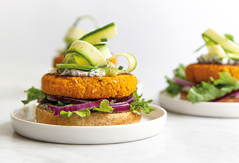 Burger de millet au chou rouge | A Vos Assiettes