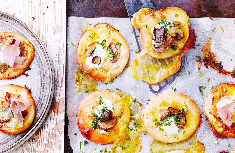 Pizzettes express aux fromages | A Vos Assiettes