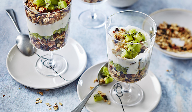 Verrine fromage blanc, kiwi et granola maison | A Vos Assiettes