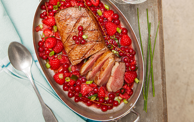 Magret de canard aux fruits rouges & grenailles | A Vos Assiettes