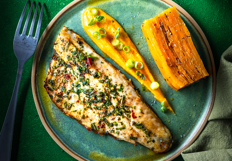 Filet de bar mariné au sel moulu de Guérande aux herbes Bio le ...