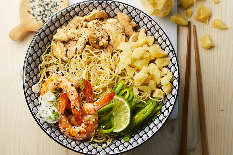 One Pot Pasta Noodle façon asiatique, poulet, crevettes et Sbrinz AOP ...