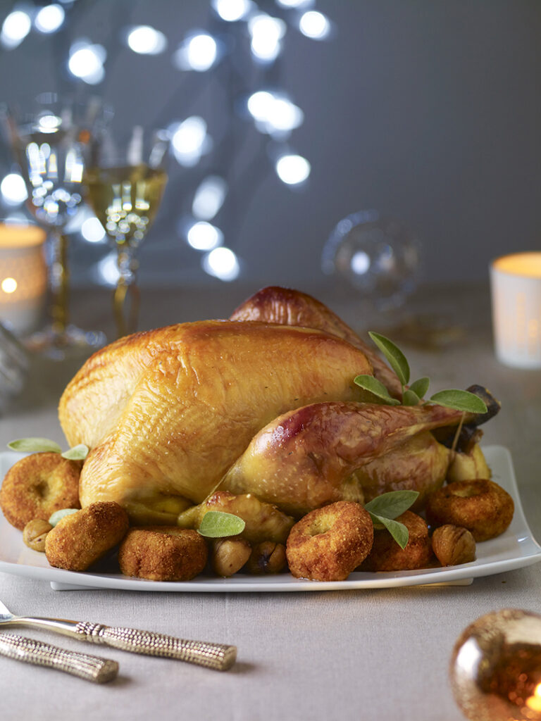 Dinde fermière Label Rouge rôtie à la sauge et croquettes de pommes de ...