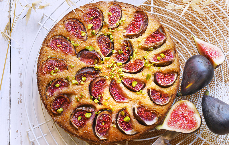 Gâteau aux flocons d’avoine, figues et yaourt | A Vos Assiettes