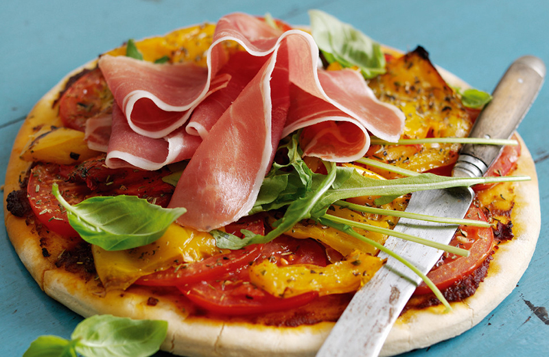 Pizza au jambon de Parme et aux poivrons grillés | A Vos Assiettes