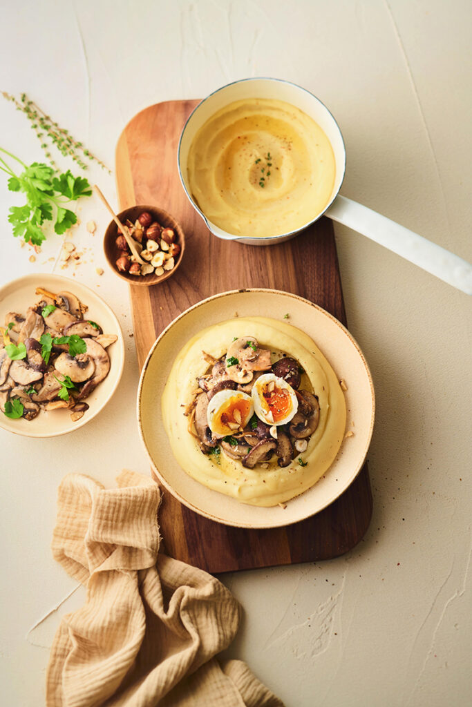 Purée Mousline® crémeuse, poêlée de champignons, œuf mollet et ...